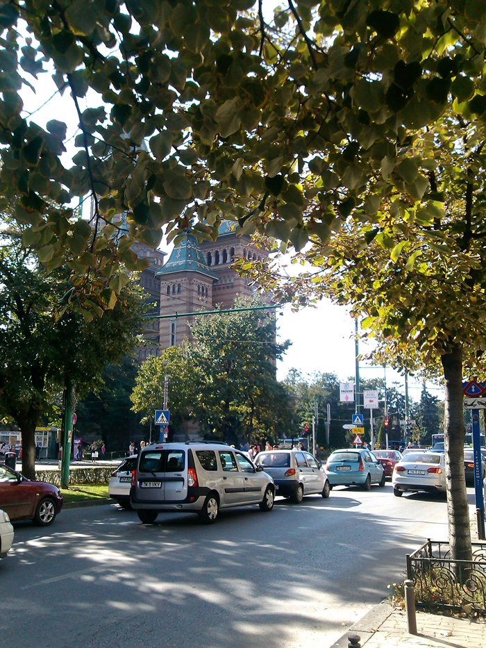 Atentie, soferi! Se inchide traficul rutier in fata Catedralei din ... Atentie, soferi! Se inchide traficul rutier in fata Catedralei din ...
