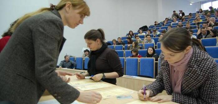 Peste 100 de studenti ar putea lua locul profesorilor la catedra, in ... Peste 100 de studenti ar putea lua locul profesorilor la catedra, in ...