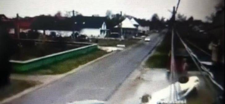 Au si betivii Dumnezeul lor. Un sofer rupt de beat a scapat nevatamat ... Au si betivii Dumnezeul lor. Un sofer rupt de beat a scapat nevatamat ...