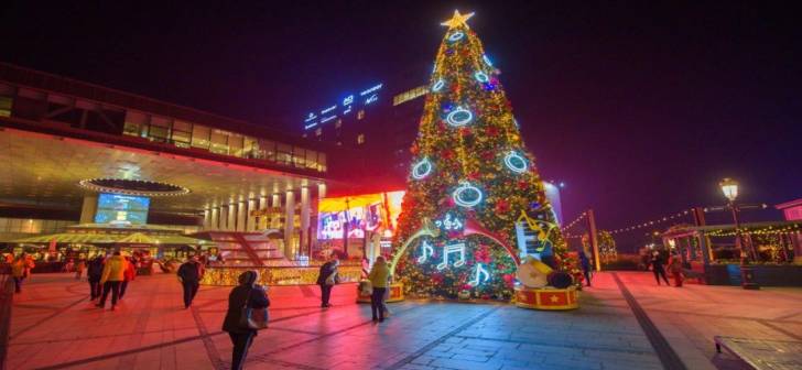 Atmosfera de sarbatori s-a instalat in Iulius Town Timisoara: Musical ...