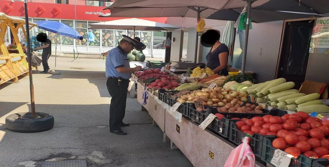 Amenzi de aproape 3000 de euro impartite de politistii locali in doua ...