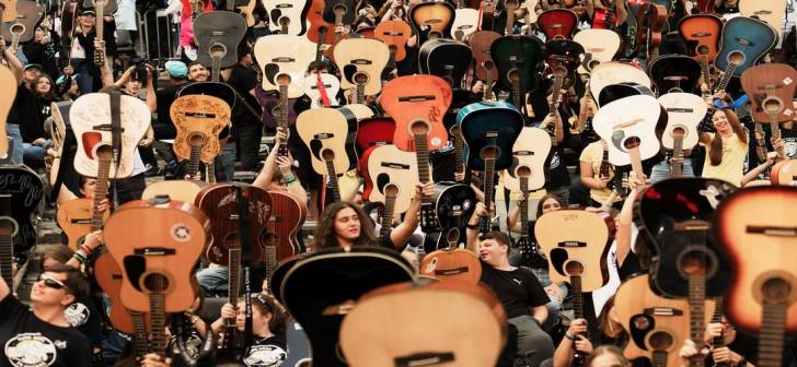Peste 350 de chitaristi din 15 orase, in concert la Timisoara Guitar ...