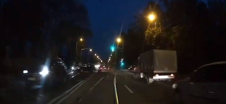 Momentul impactului a fost filmat! Accident cu 3 masini la Timisoara ... Momentul impactului a fost filmat! Accident cu 3 masini la Timisoara ...