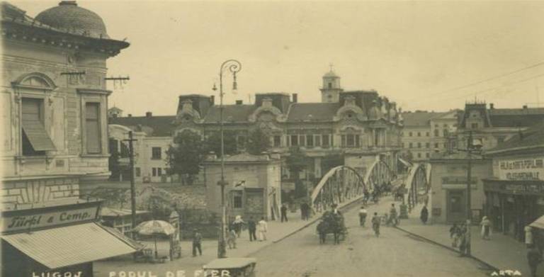 Construit acum peste 100 de ani cu grinzi de fier aduse de care cu boi de la 60 km departare, un ...