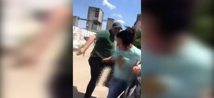 Video. Femei lovite cu palmele si cu picioarele de un patron pentru ca ...