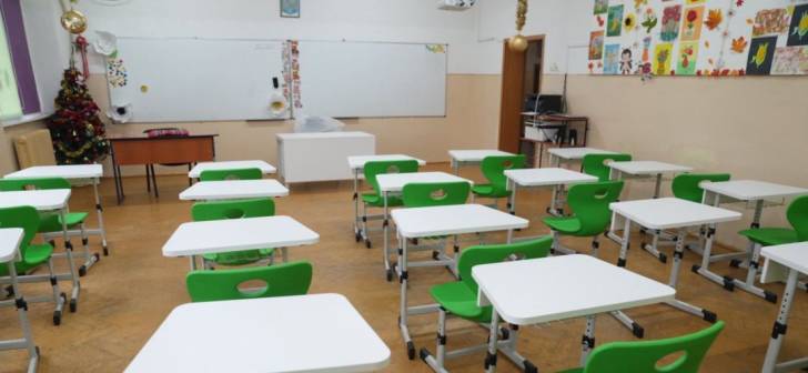 Primele scoli din Timisoara in care vor fi puse banci noi in salile de ...