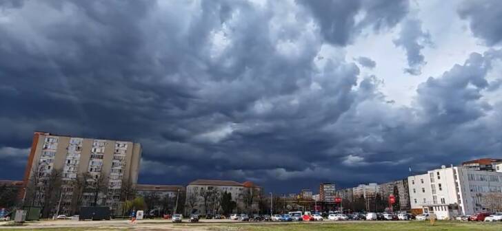 Alerta meteo imediata. Cod Portocaliu de furtuna la Timisoara si in ...