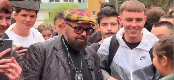 Inregistrari. Piedone dadea indicatii unui angajat al hotelului inainte ...