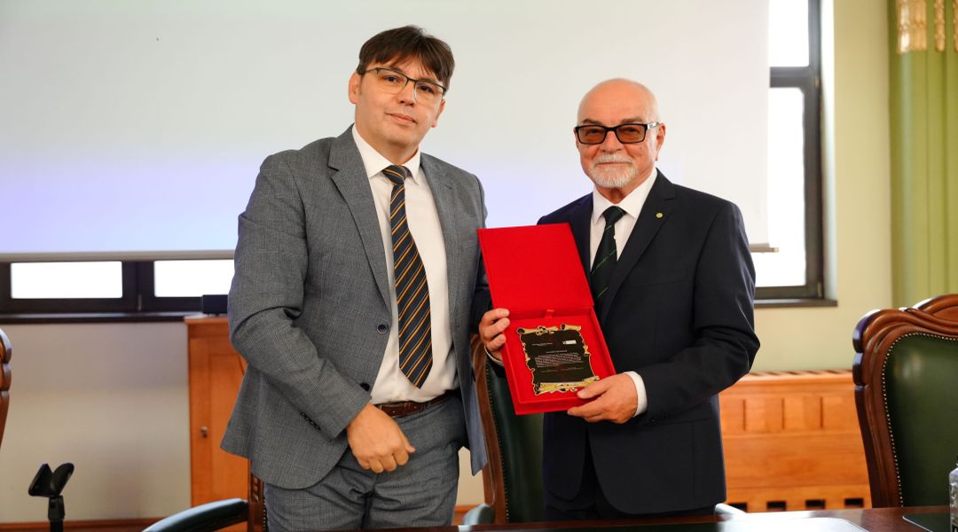 Profesorul Ioan David, omagiat la implinirea varstei de 85 de ani si a ...